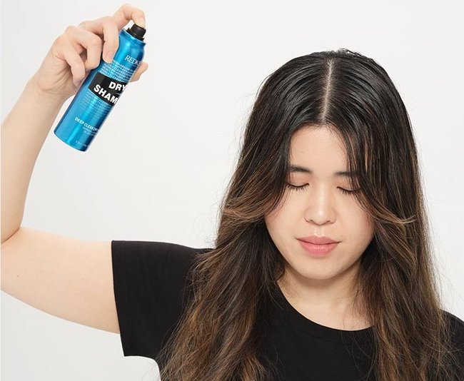 How to Use Dry Shampoo? Tips for Applying Dry Shampoo Like a Pro